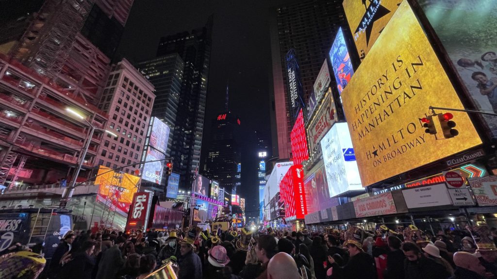 タイムズスクエアのカウントダウンで年越し | Life Design in New York